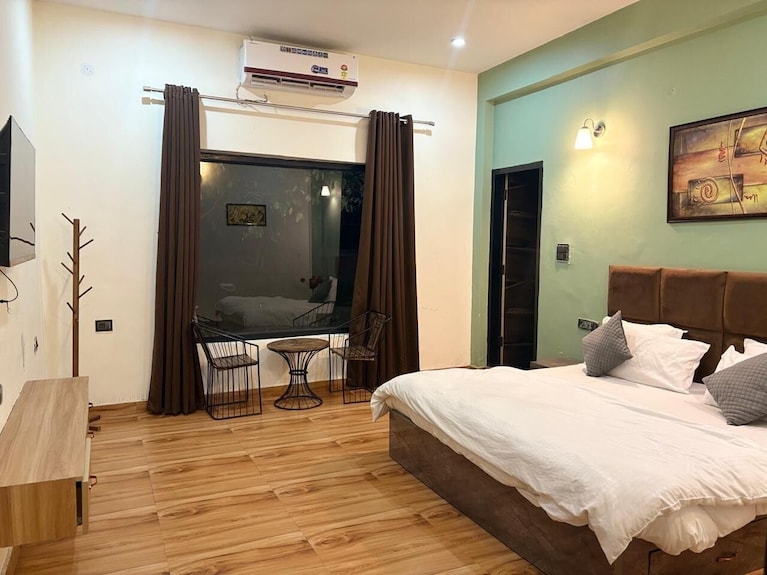 5-bedroom Farm Stay Wifi, Ac, Fitness Room With Pool Party Luxury Farmhouse - Gurgaon