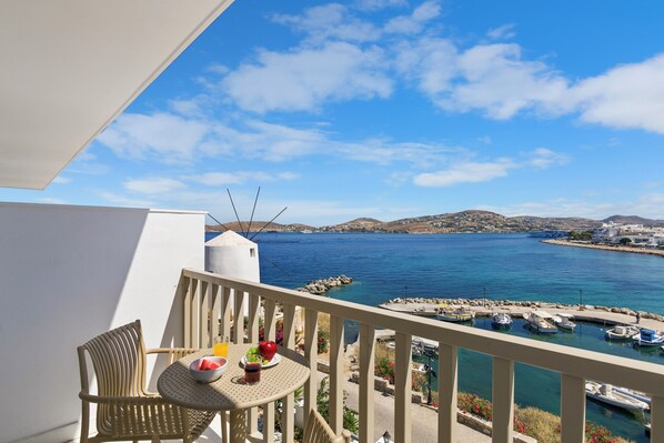 Quarto duplo superior, sacada, vista para o mar | Cofres nos quartos, Wi-Fi de cortesia