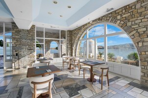 Pequeno-almoço tipo buffet diário incluído 