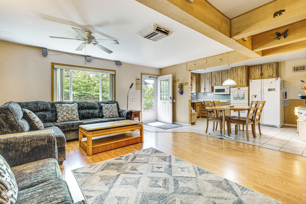 Near Family-friendly Attractions: Northglenn Home! - Thornton, CO