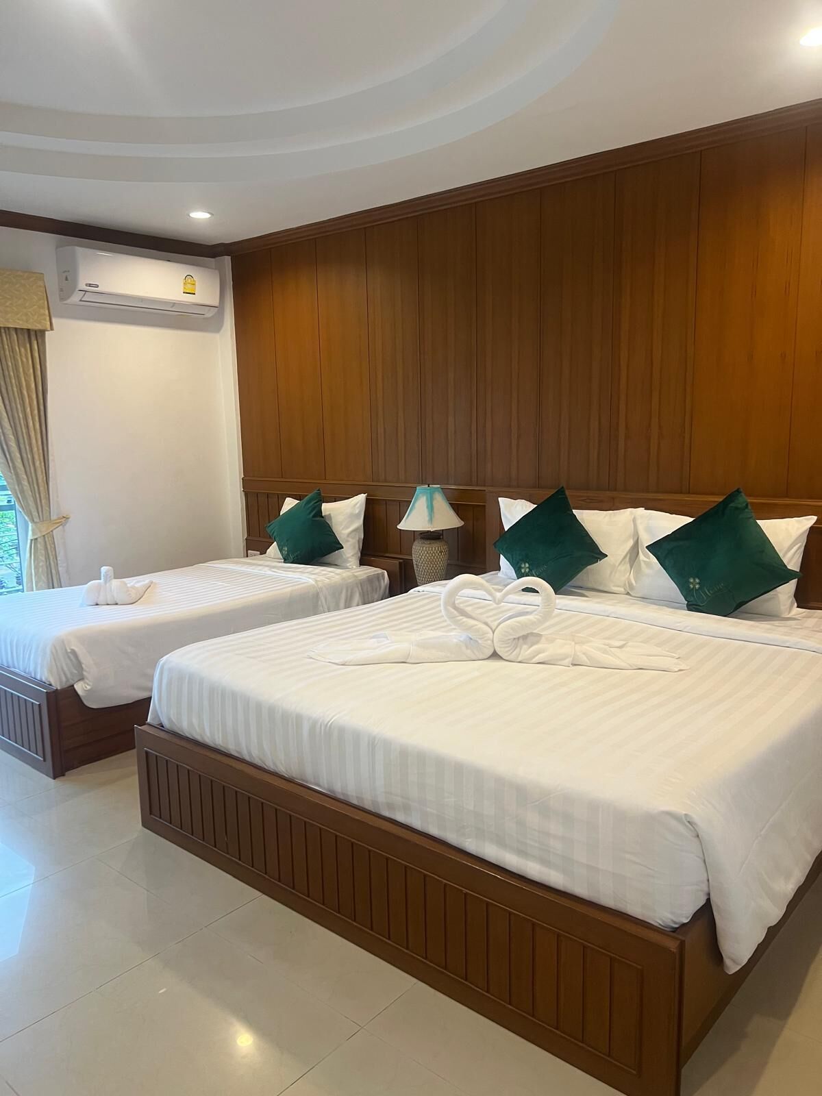 Quarto Triplo de Luxo, varanda, vista para a montanha | Secretária, quartos insonorizados, Wi-fi grátis 