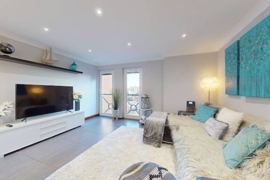 Modern Marina View Retreat | 3br | Free Parking | Waterfront Bliss - Swansea