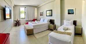 Apartamento Luxo Triplo | Minibar, secretária adequada para computadores portáteis, Wi-fi grátis 