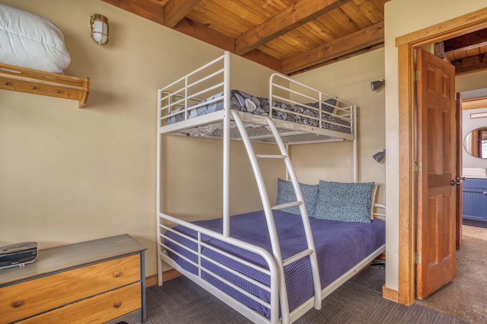 Delightful, Custom 3-Story Beauty Has Haystack Rock Views, 1 Block from Beach! - Cannon Beach | Vrbo