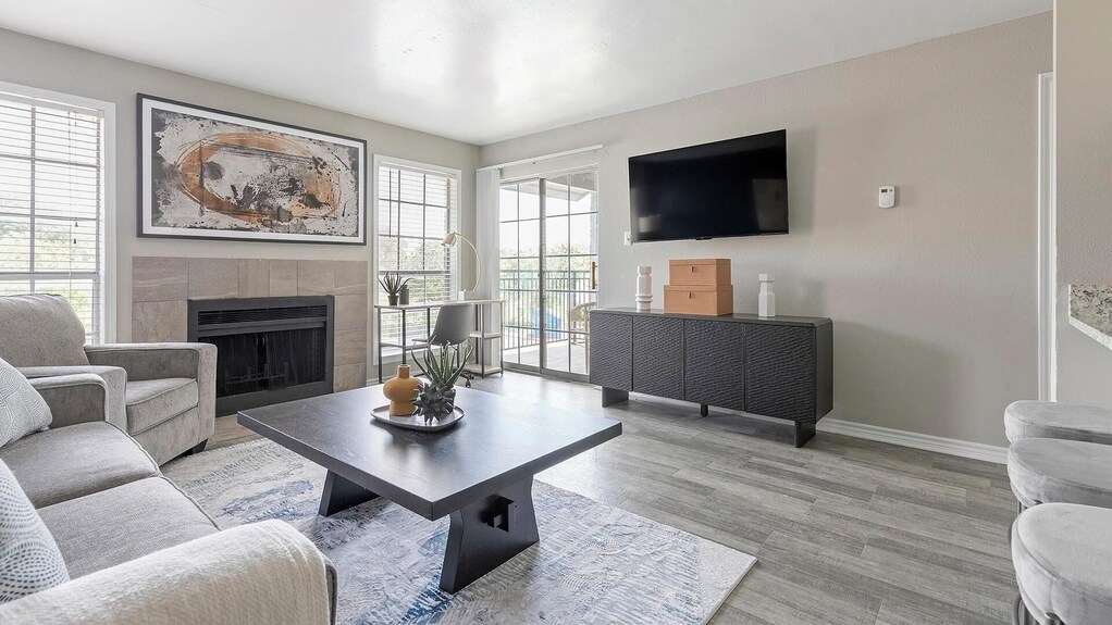 Landing | Chic 1bd, Pool, Gym - Universal City, TX