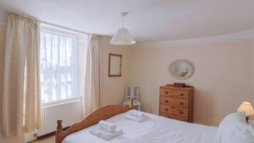 2 quartos, com decoração personalizada, com mobília individualizada