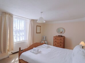 2 quartos, individualmente decorados, individualmente mobiliados