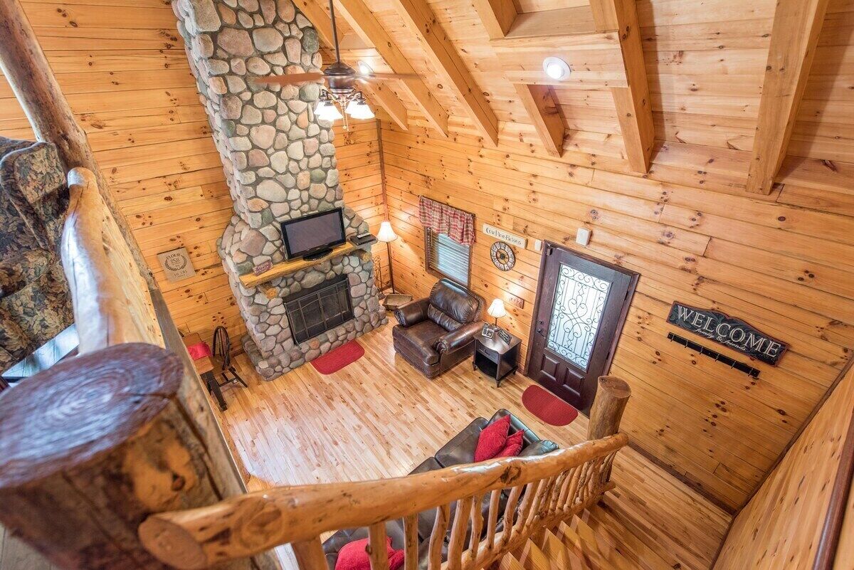 The Retreat Cabin | Hocking Hills - Logan, OH