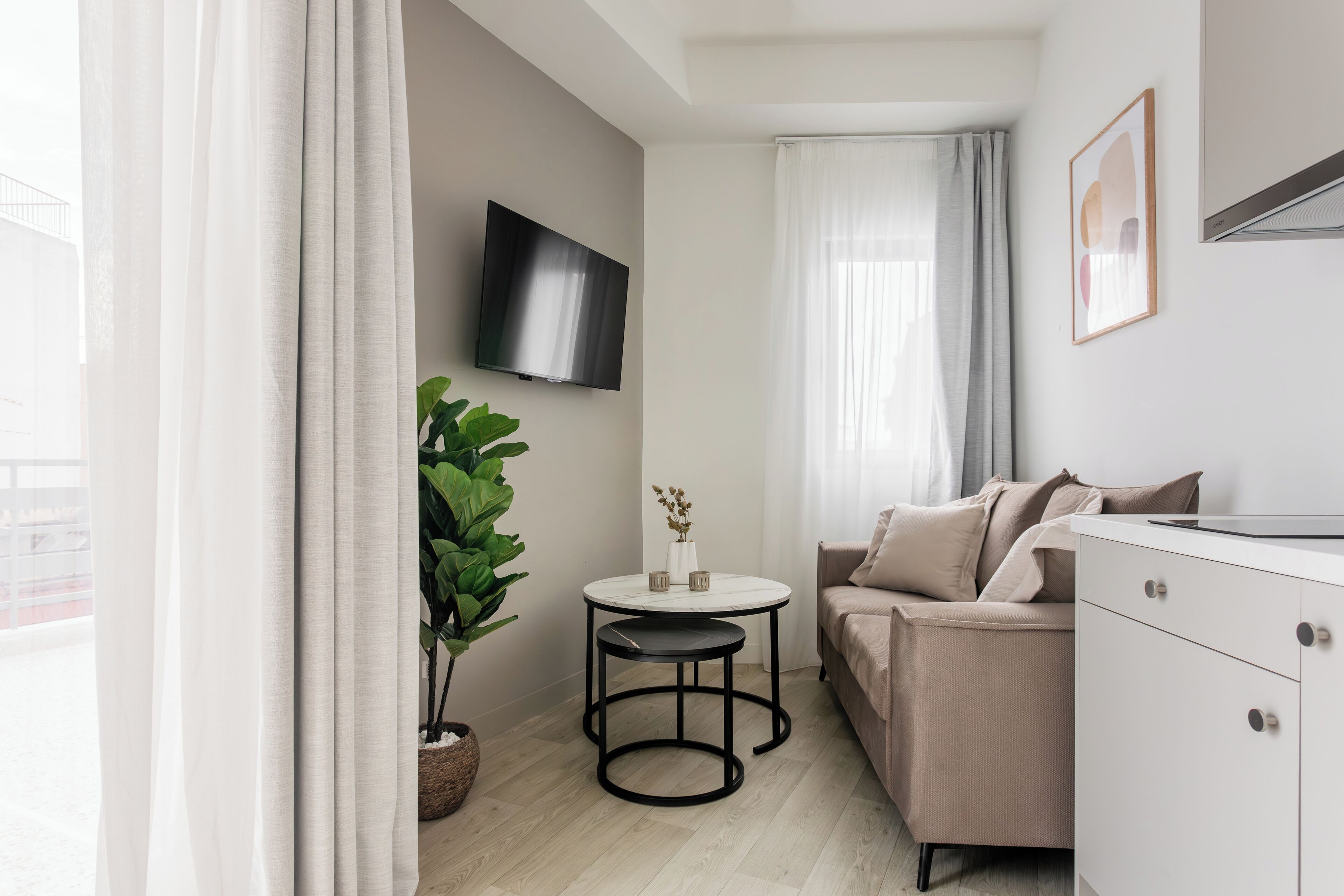 SOL Meteor | Sala de estar | Televisor de ecrã plano de 43 polegadas com canais digitais 