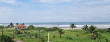 Na praia, areia branca 