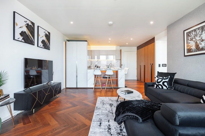 American Embassy Luxury 2 Bed 2 Bath Top Location! - Cromwell