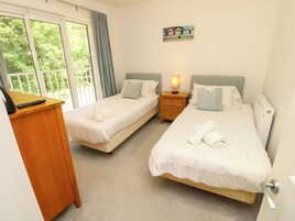 3 quartos, com decoração personalizada, com mobília individualizada 