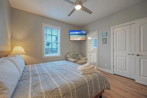 Sleeps 19 2 Homes W/ Pool, Foosball+shuffleboard Mins To The Beach + Shops - Corpus Christi, TX