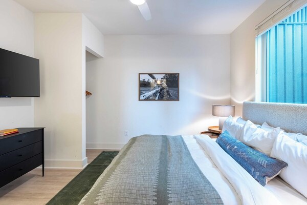 Sleeps 24, 2 Units Mins To Downtown Outrider By Avantstay - Nashville, TN