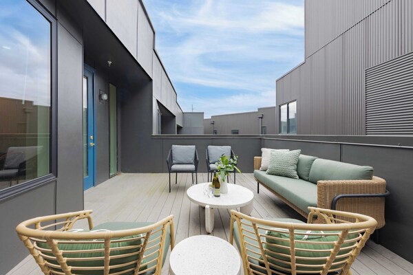 Sleeps 28 2 Units Near Dt Nashville Outrider By Avantstay - Nashville, TN