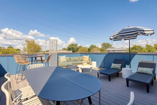 36 Guests On Music Row Bachelorette Suites + Glam Room 5 Minutes To Downtown - Nashville, TN