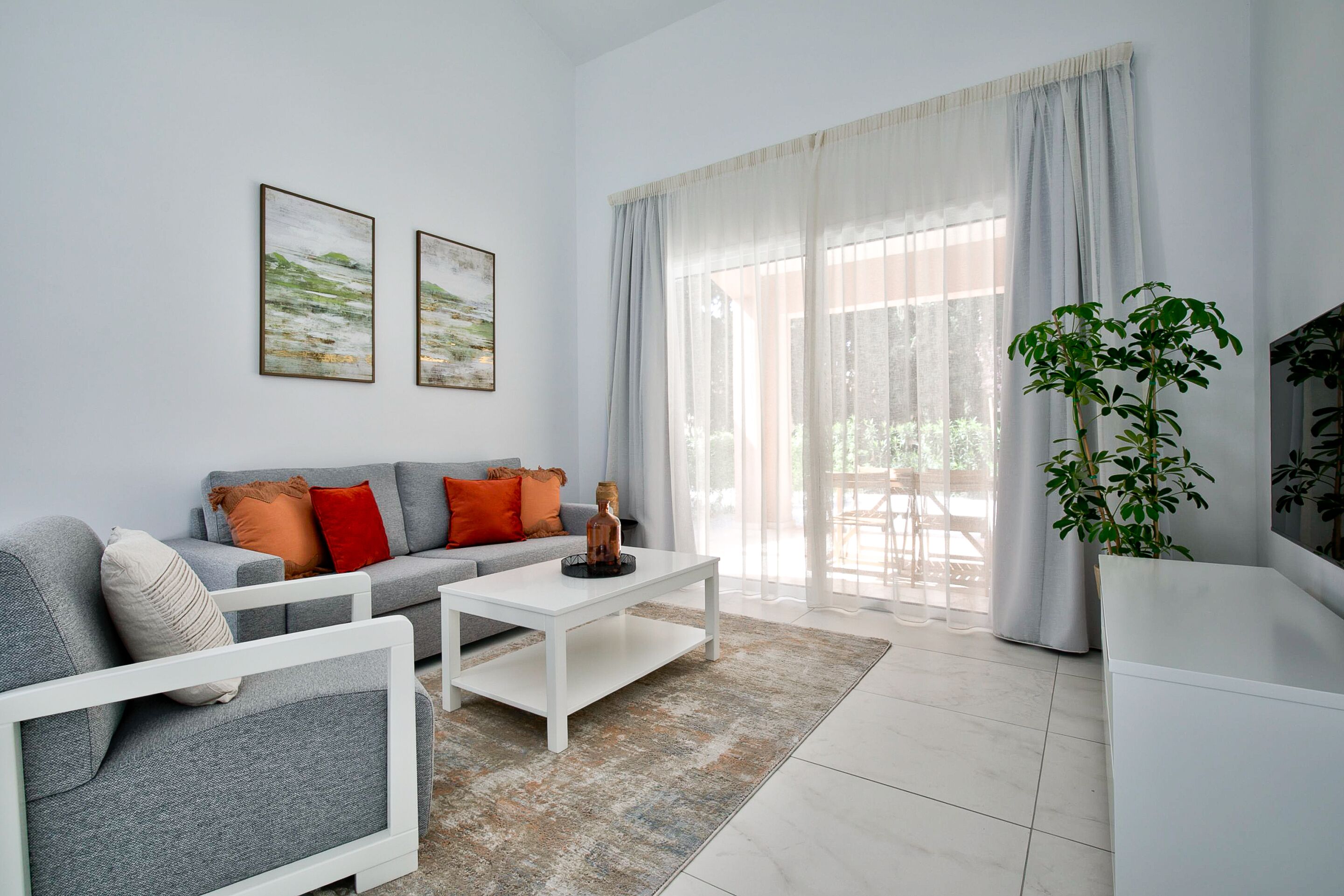 Moderne-villa-vue Sur Jardin-salle De Bain Privée - Paphos