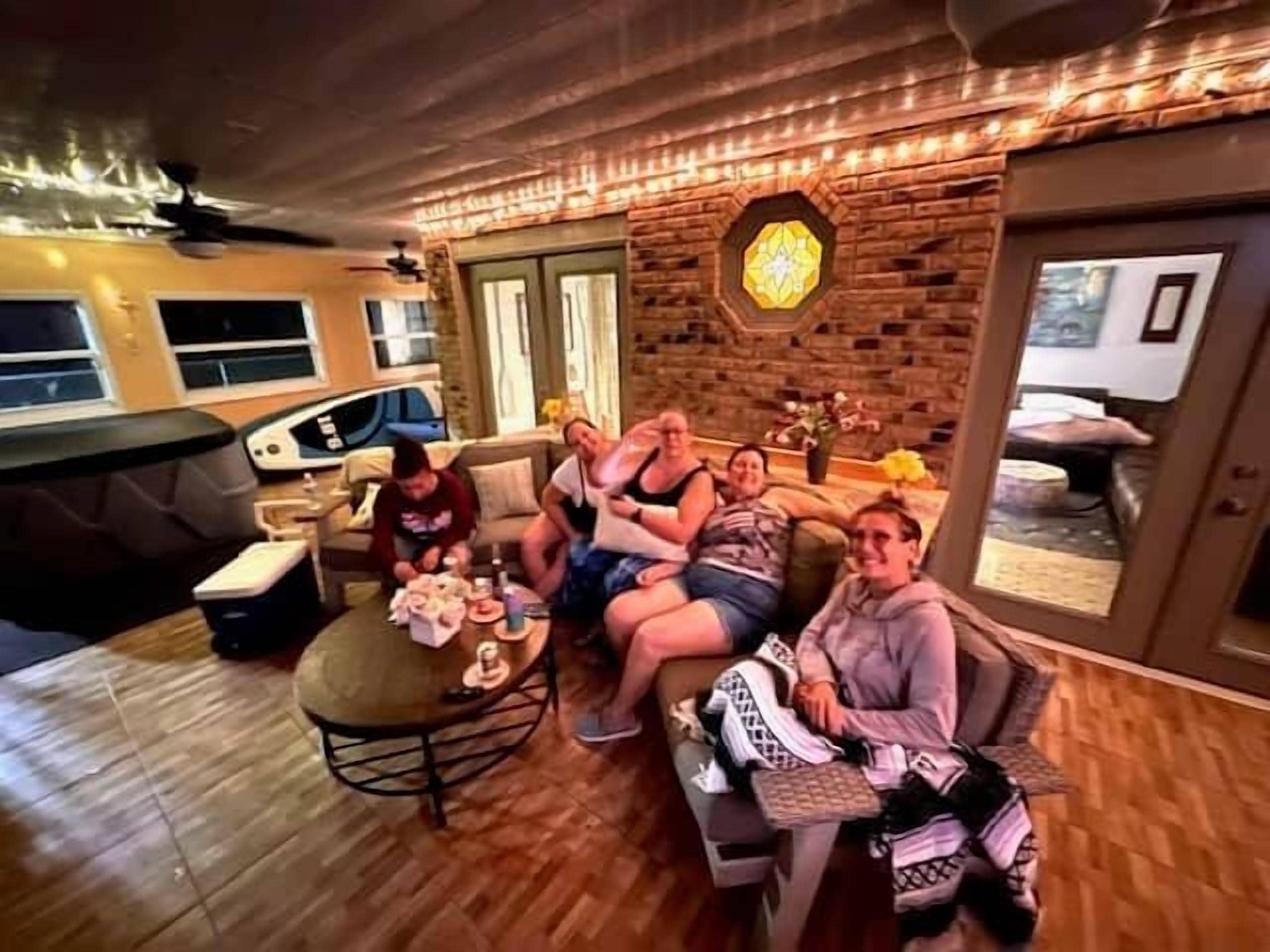 Lakeside Lily Pad - Cozy Retreat W/ Hot Tub On Lake Francis - Lake Placid, FL