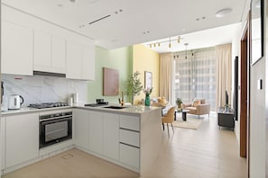 Apartamento Clássico | Cozinha privada | Um frigorífico, um micro-ondas, um forno, uma placa de cozinha