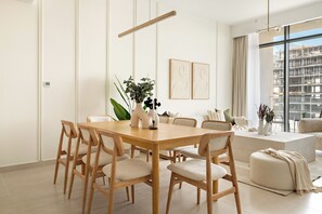 Apartamento Deluxe | Refeições no quarto