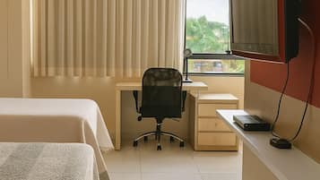 Apartamento Comfort, várias camas, não fumadores, vista para o jardim | 1 quarto, roupa hipoalergénica, ferro/tábua de engomar, Wi-fi grátis