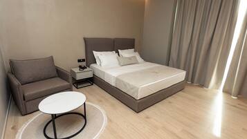 Quarto casal básico, vista para a cidade | 1 quarto, Wi-Fi de cortesia, roupa de cama