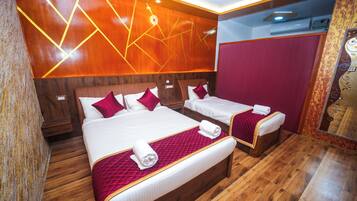 Suíte família | Escrivaninha, Wi-Fi de cortesia, roupa de cama