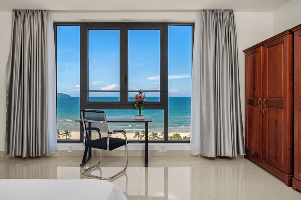 Cocorico Da Nang Beach Hotel - Da Nang