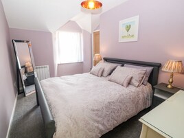 1 quarto, com decoração personalizada, com mobília individualizada 