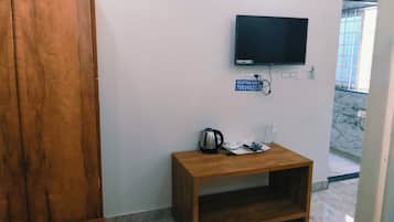Escrivaninha, ferros/tábuas de passar roupa, Wi-Fi de cortesia