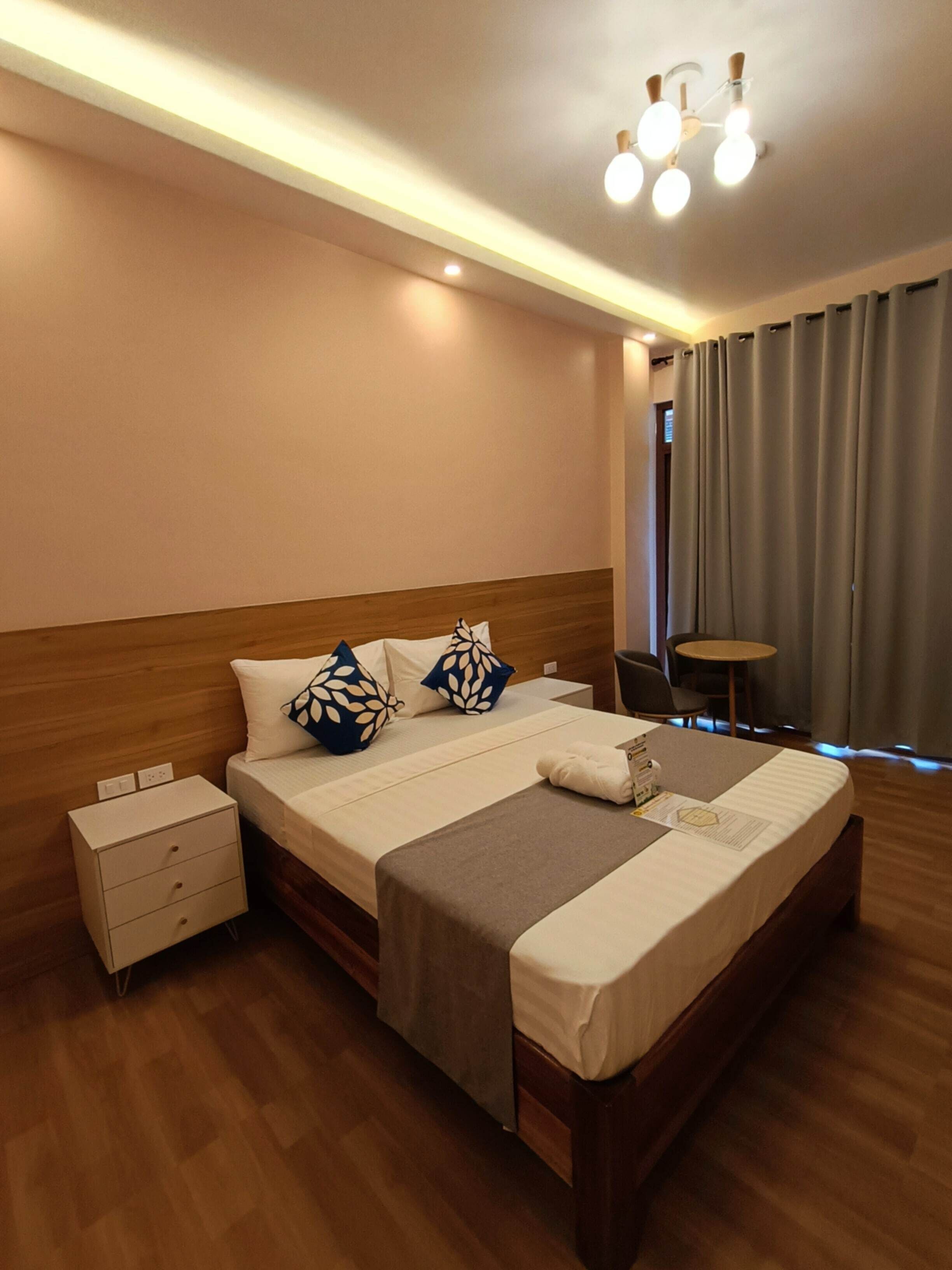 Quarto Duplo, 1 cama queen-size, varanda, vista para a montanha | Lençóis de algodão egípcio, roupa de alta qualidade, cofre no quarto 