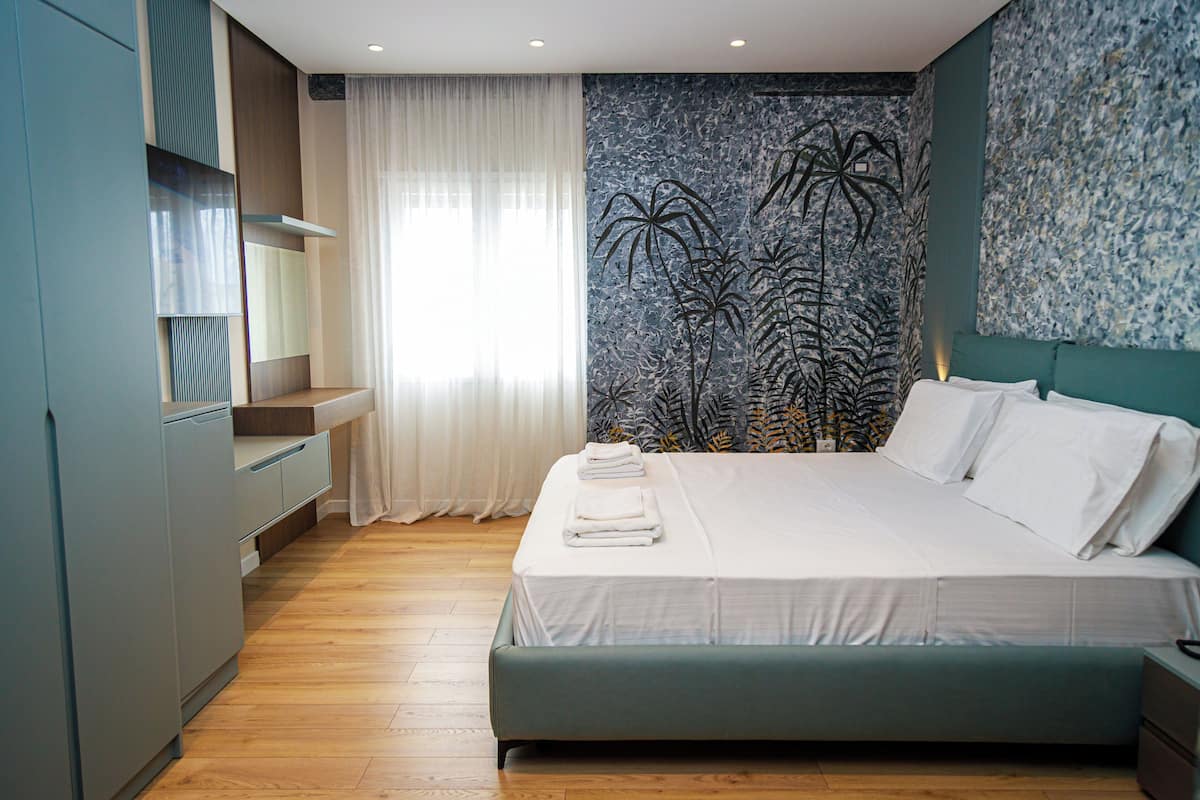 Quarto triplo superluxo, vista para a cidade | 1 quarto, quartos à prova de som, Wi-Fi de cortesia, roupa de cama