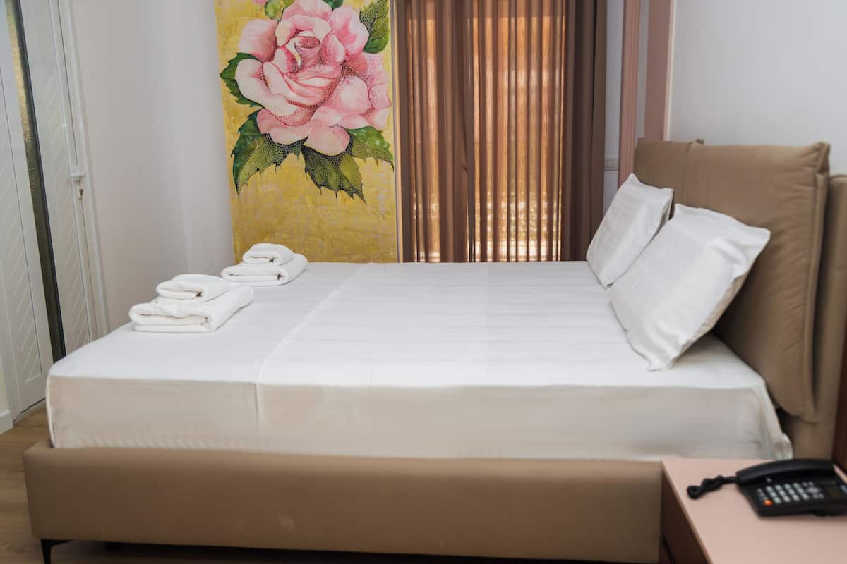 Quarto casal clássico, ar-condicionado, vista para a cidade | 1 quarto, quartos à prova de som, Wi-Fi de cortesia, roupa de cama