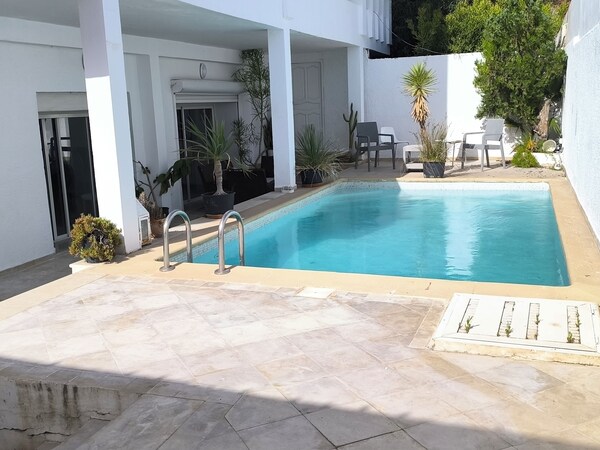Stylish Villa Avec Parking Et Piscine - La Marsa