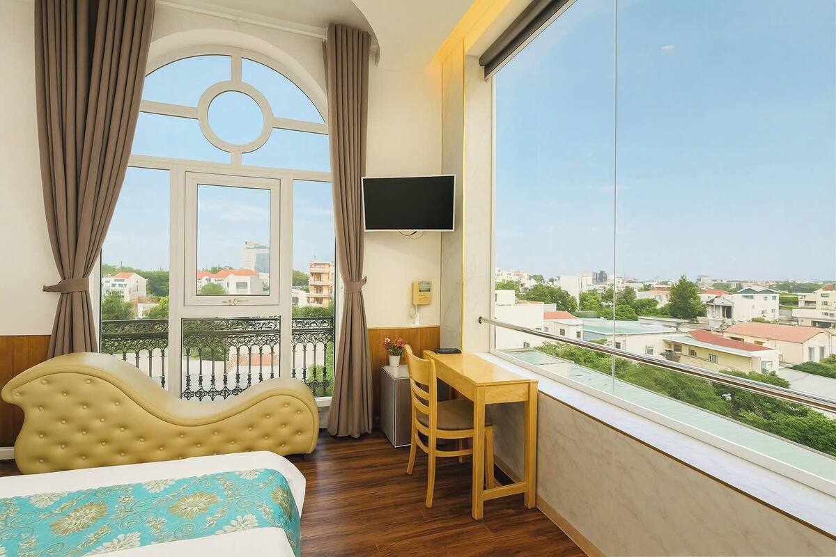 Quarto Duplo Deluxe, Vista para a cidade | Secretária, Wi-fi grátis, roupa de cama fornecida
