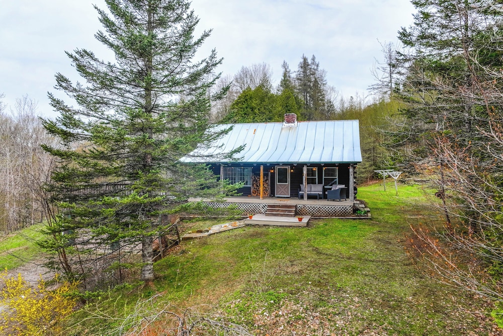 2 Mi To Lake Willoughby: Peaceful Log Cabin! - Vermont