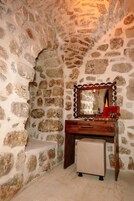 Quarto quádruplo luxo | Quartos à prova de som, Wi-Fi de cortesia