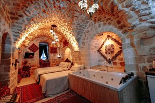 Quarto triplo superluxo | Quartos à prova de som, Wi-Fi de cortesia