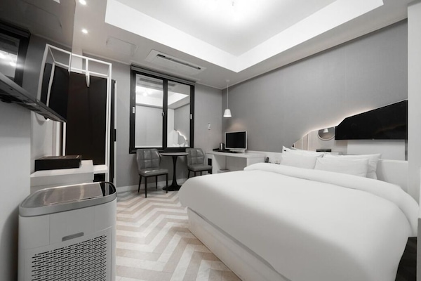 Quarto casal luxo, 1 cama de casal | Escrivaninha, espaço de trabalho para notebook, Wi-Fi de cortesia