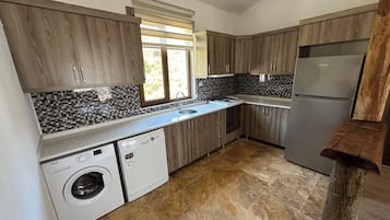 Apartamento Familiar, varanda, vista parcial para o mar | Cozinha privada