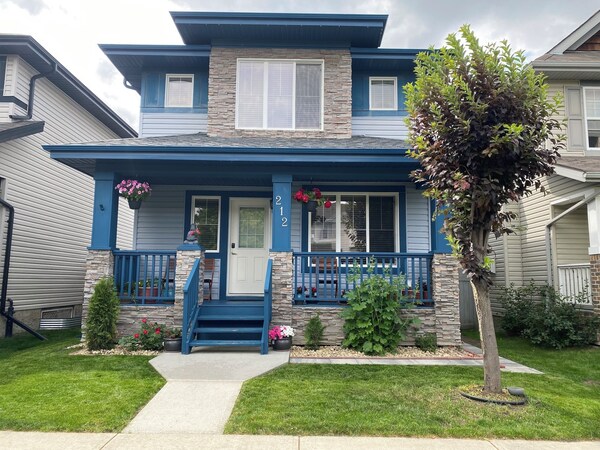 Blue Kuti B&b - Edmonton, Canada