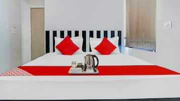 Quarto Duplo Básico | Roupa de alta qualidade, camas de colchão viscoelástico, secretária