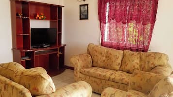 Apartamento, 1 quarto, sacada, vista para a baía | Área de estar