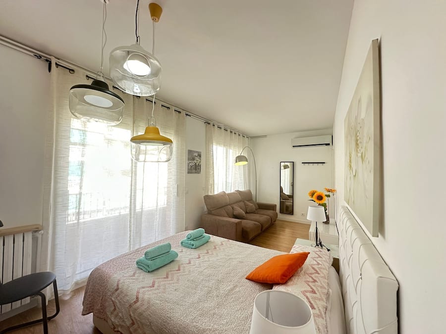 Quarto Duplo, casa de banho partilhada, Vista para a cidade | Ferro/tábua de engomar, Wi-fi grátis, roupa de cama fornecida