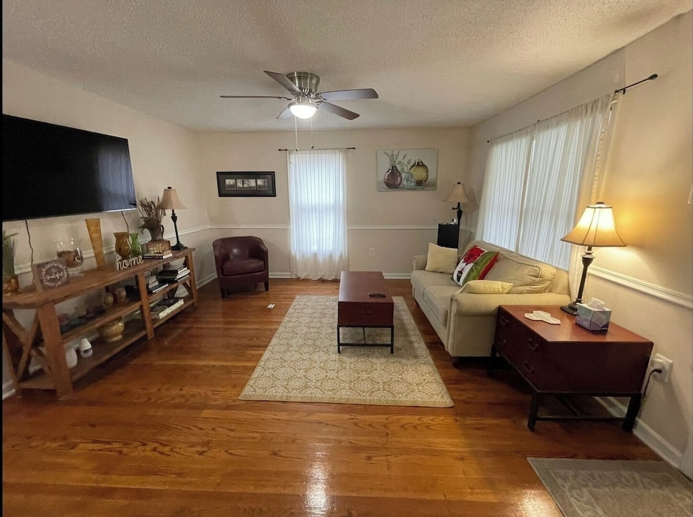 Charming 4br Cape Cod Near Downtown Cary & Parks - Raleigh, NC