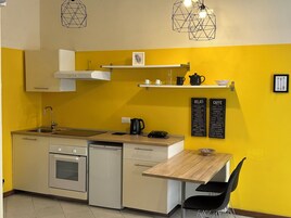 Apartamento Comfort, Vista para a cidade | Cozinha privada | Uma chaleira elétrica