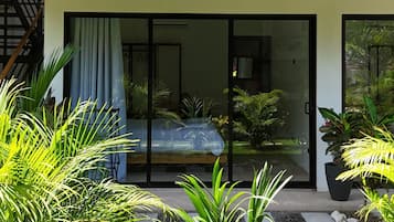 Cofres nos quartos, escrivaninha, espaço de trabalho para notebook