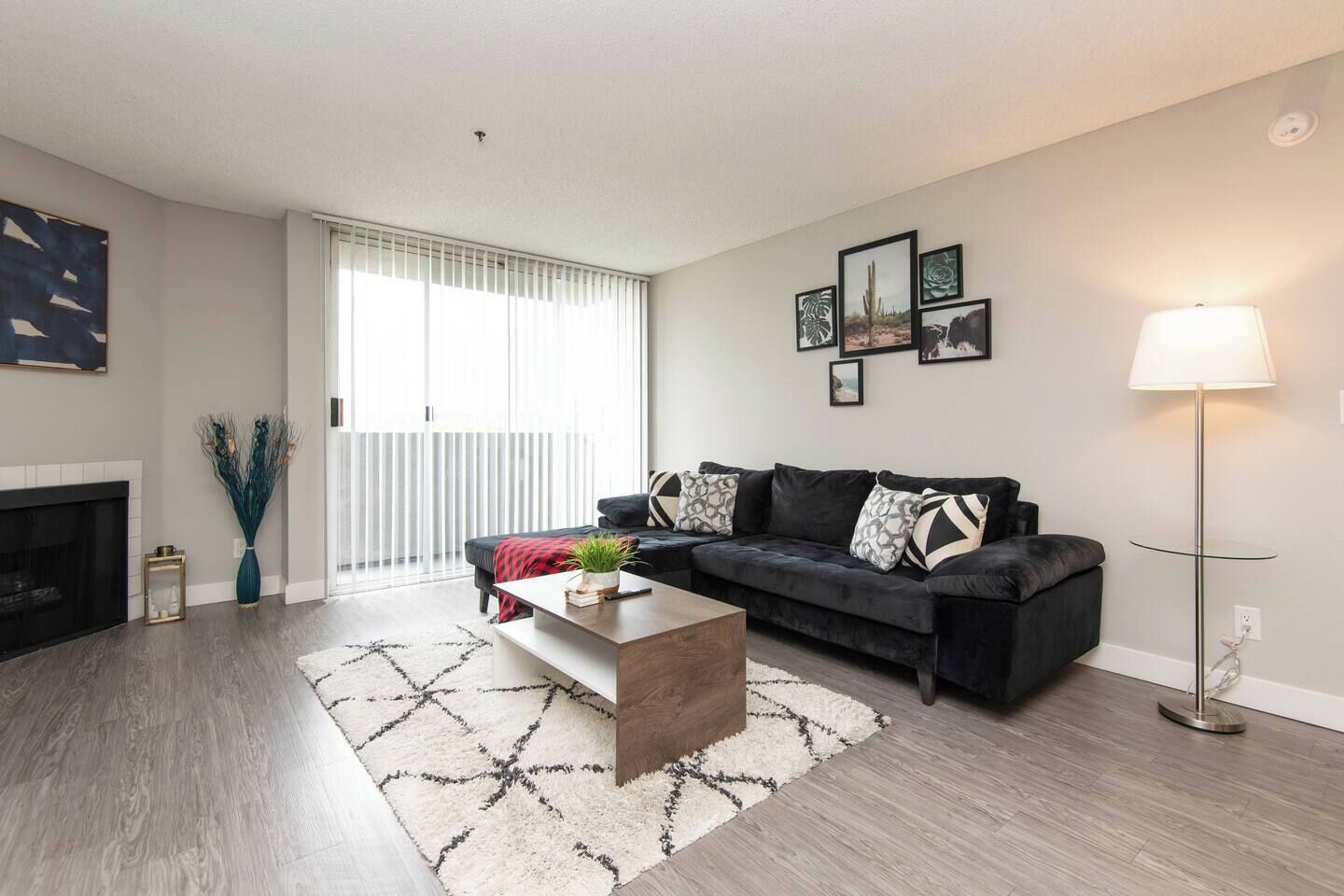 Snazzy 2bd Apt/ Rooftop Pool With Stunning View Of The City & The Hollywood - Chinatown - Los Angeles