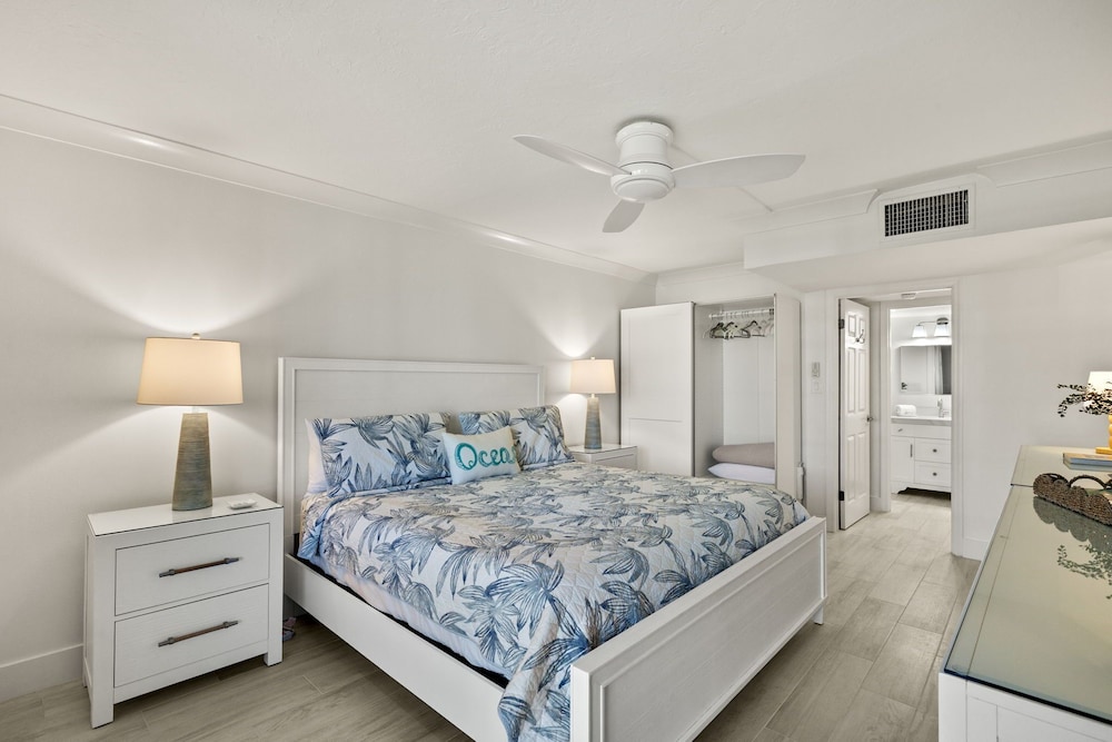 Beautiful Sundial Condo steps to beach and great value! - Sanibel | Vrbo
