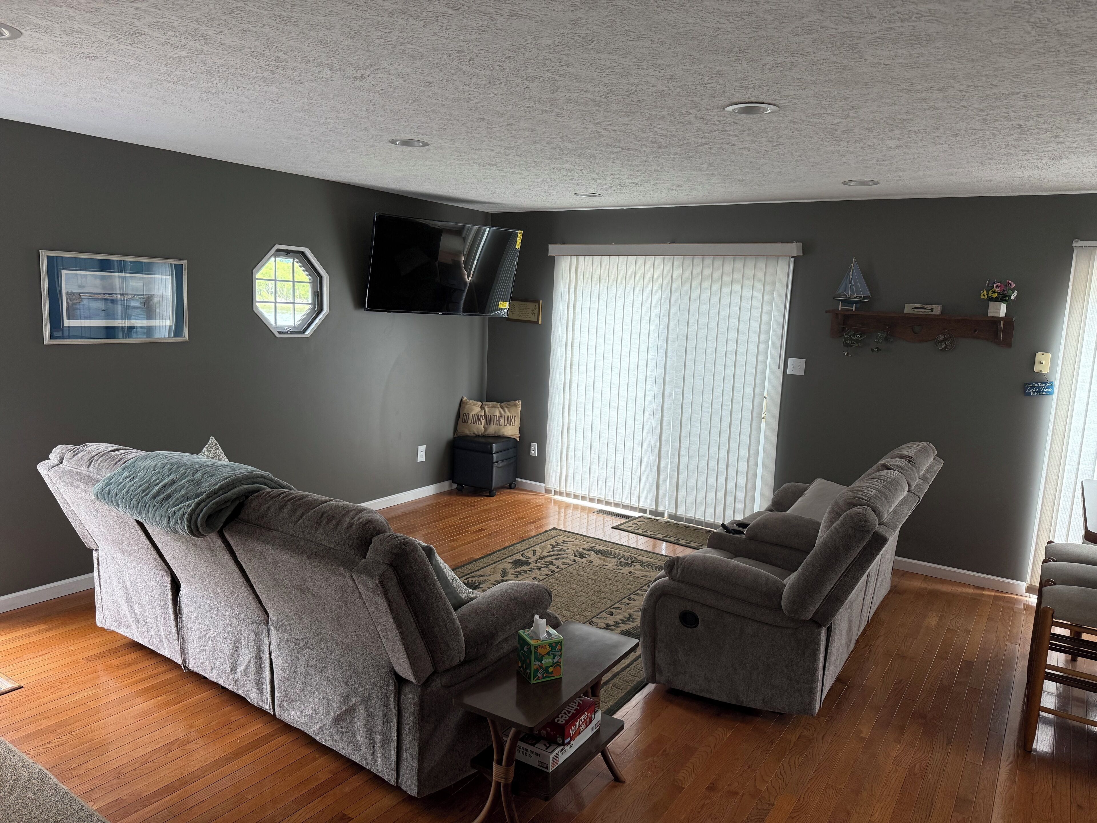 Charming 2-bedroom House With Private Dock In  Draper Va On Claytor Lake - Claytor Lake, VA